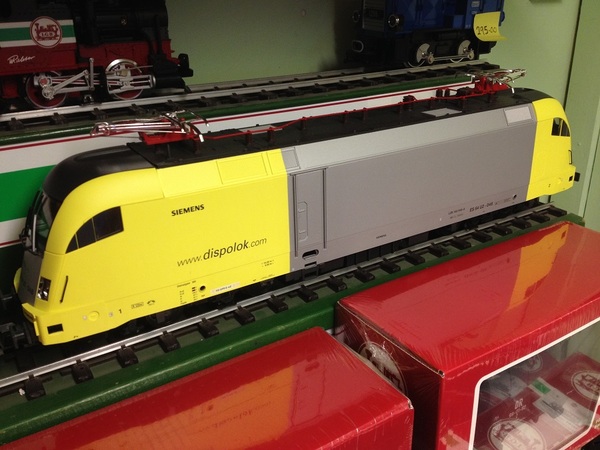 Piko 37411 Electric Locomotive Taurus "SIEMENS"/Chalk Garden Rail