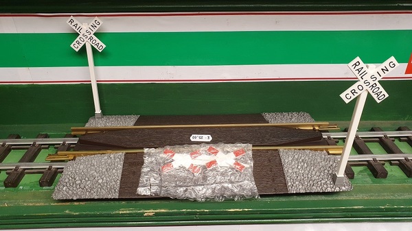 Piko Rail Crossing / Rerailer/Chalk Garden Rail